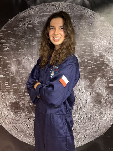 Student spends week in isolation on the “moon”