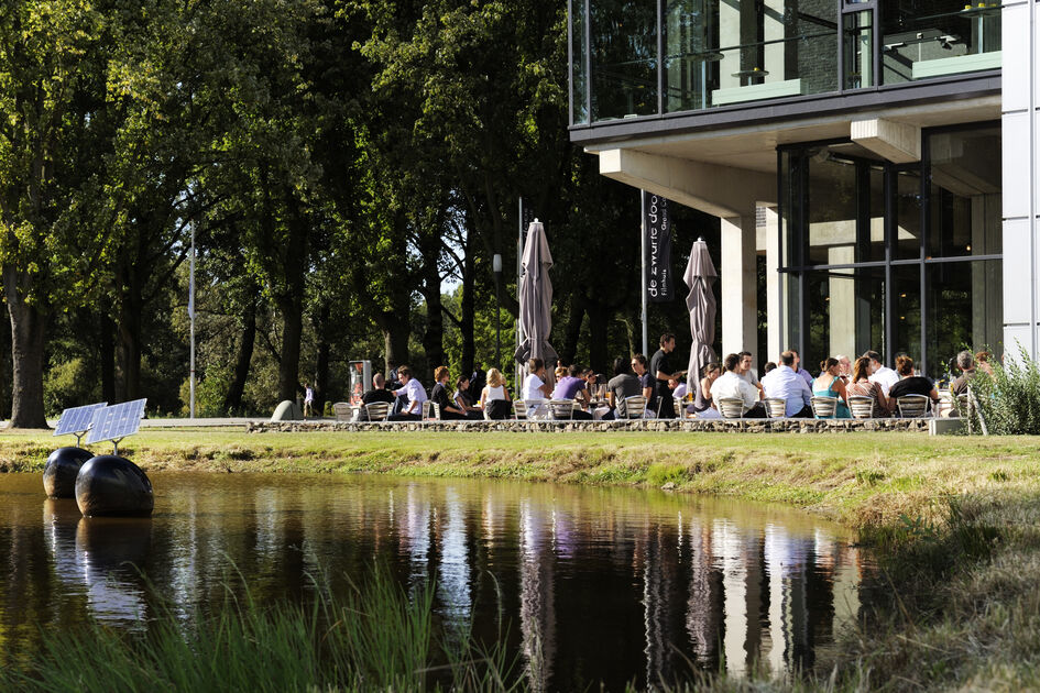 Zwarte Doos opens outdoor season with huge BBQ