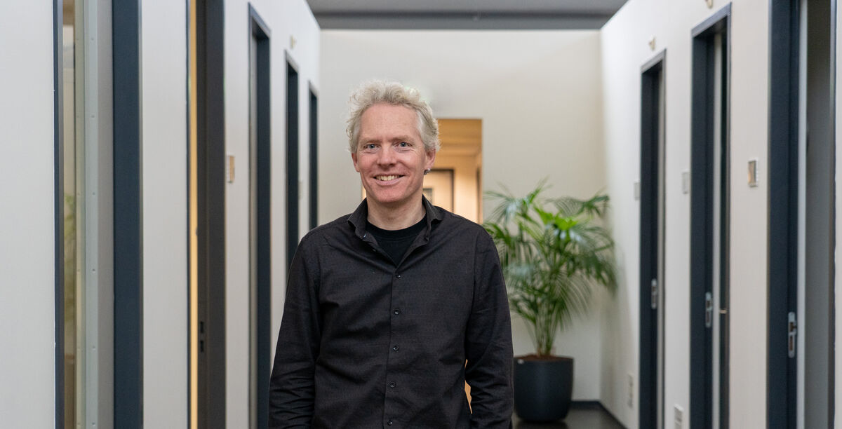 Achter de schermen | Stijn van Puijenbroek, PhD counselor