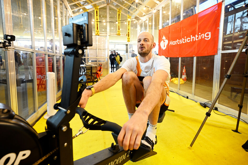 Olympian opens world record attempt Thêta